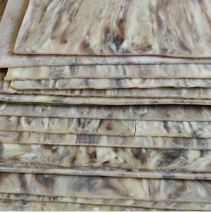 Lot 18 plaques de galalithe ancienne 400x500x3/4 mm, façon corne, le ...